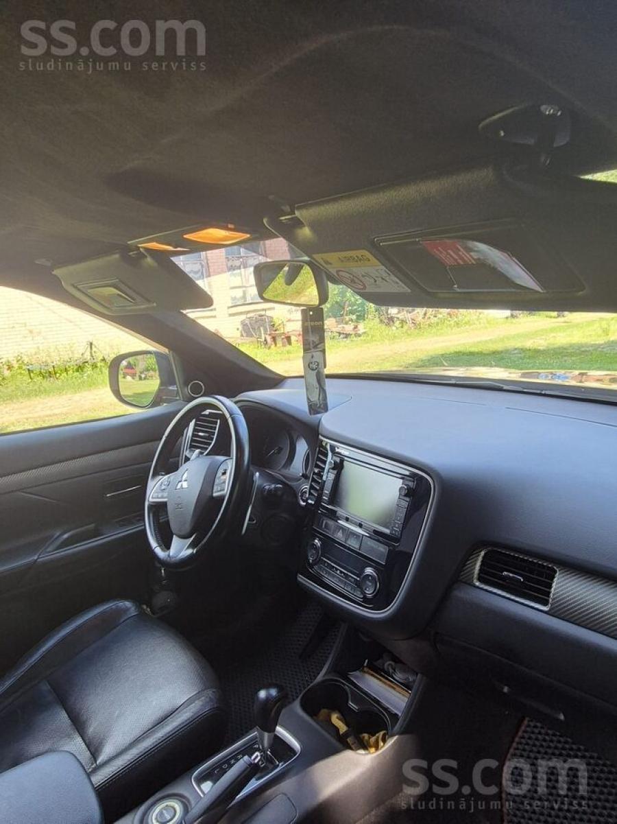 Mitsubishi Outlander 2013 Rēzekne, ar dzinēja tilpumu 2.20 L un nobraukumu 301 tūkst. km par 7000 €, foto 3 vietnē AUTOMOTO.COM.LV