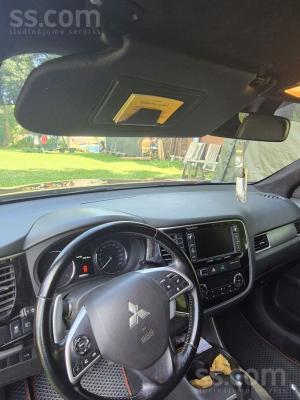 Mitsubishi Outlander 2013 Rēzekne, ar dzinēja tilpumu 2.20 L un nobraukumu 301 tūkst. km par 7000 €, foto  vietnē AUTOMOTO.COM.LV