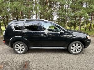 Mitsubishi Outlander 2013 in Vilnius, with an engine capacity of 2.20 L and mileage of 283 thousand km for 4350 €, photo 4 on AUTOMOTO.COM.LV