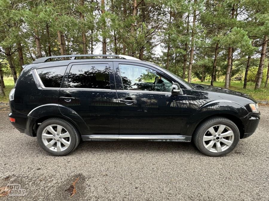 Mitsubishi Outlander 2013 in Vilnius, with an engine capacity of 2.20 L and mileage of 283 thousand km for 4350 €, photo 4 on AUTOMOTO.COM.LV