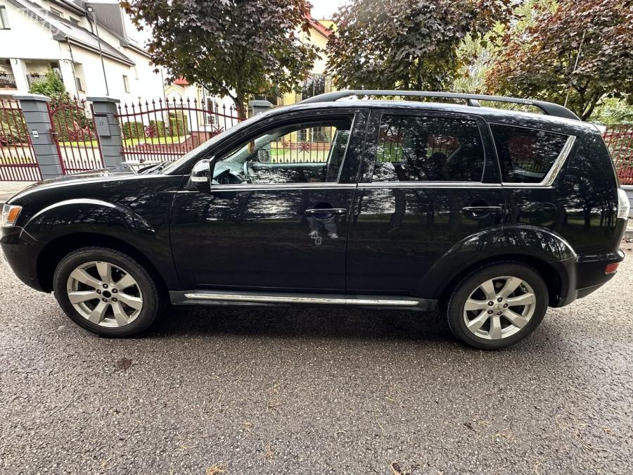 Mitsubishi Outlander 2013 in Vilnius, with an engine capacity of 2.20 L and mileage of 283 thousand km for 4350 €, photo 5 on AUTOMOTO.COM.LV