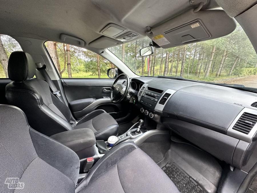 Mitsubishi Outlander 2013 in Vilnius, with an engine capacity of 2.20 L and mileage of 283 thousand km for 4350 €, photo 9 on AUTOMOTO.COM.LV