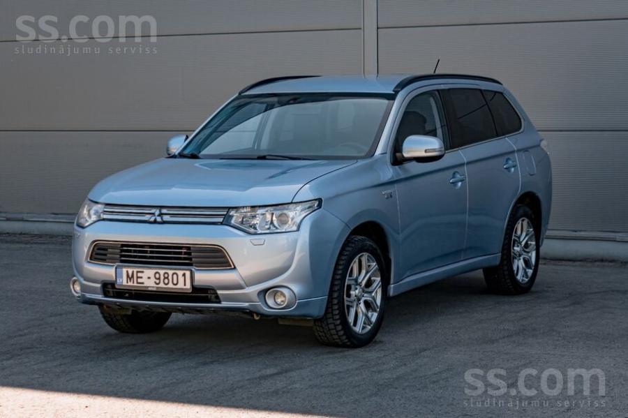 Mitsubishi Outlander 2014 in Riga, with an engine capacity of 2.00 L and mileage of 0 thousand km for 9990 €, photo 1 on AUTOMOTO.COM.LV