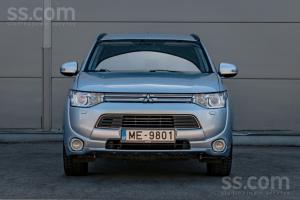 Mitsubishi Outlander 2014 in Riga, with an engine capacity of 2.00 L and mileage of 0 thousand km for 9990 €, photo 2 on AUTOMOTO.COM.LV