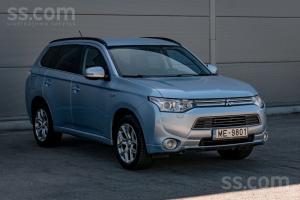 Mitsubishi Outlander 2014 in Riga, with an engine capacity of 2.00 L and mileage of 0 thousand km for 9990 €, photo 3 on AUTOMOTO.COM.LV