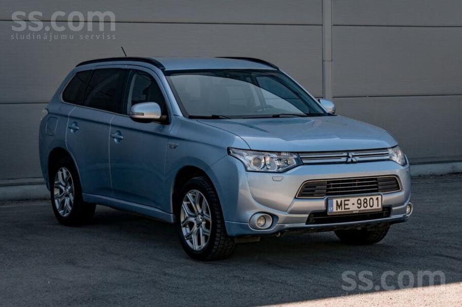 Mitsubishi Outlander 2014 in Riga, with an engine capacity of 2.00 L and mileage of 0 thousand km for 9990 €, photo 3 on AUTOMOTO.COM.LV
