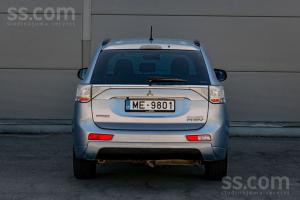 Mitsubishi Outlander 2014 in Riga, with an engine capacity of 2.00 L and mileage of 0 thousand km for 9990 €, photo 5 on AUTOMOTO.COM.LV