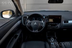 Mitsubishi Outlander 2014 in Riga, with an engine capacity of 2.00 L and mileage of 0 thousand km for 9990 €, photo 17 on AUTOMOTO.COM.LV