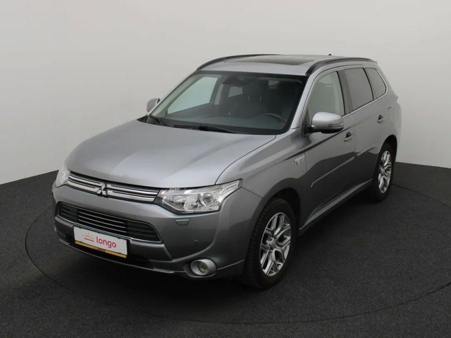 Mitsubishi Outlander 2014 in Vilnius, with an engine capacity of 2.00 L and mileage of 240 thousand km for 9699 €, photo 1 on AUTOMOTO.COM.LV