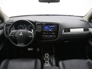 Mitsubishi Outlander 2014 in Vilnius, with an engine capacity of 2.00 L and mileage of 240 thousand km for 9699 €, photo 3 on AUTOMOTO.COM.LV