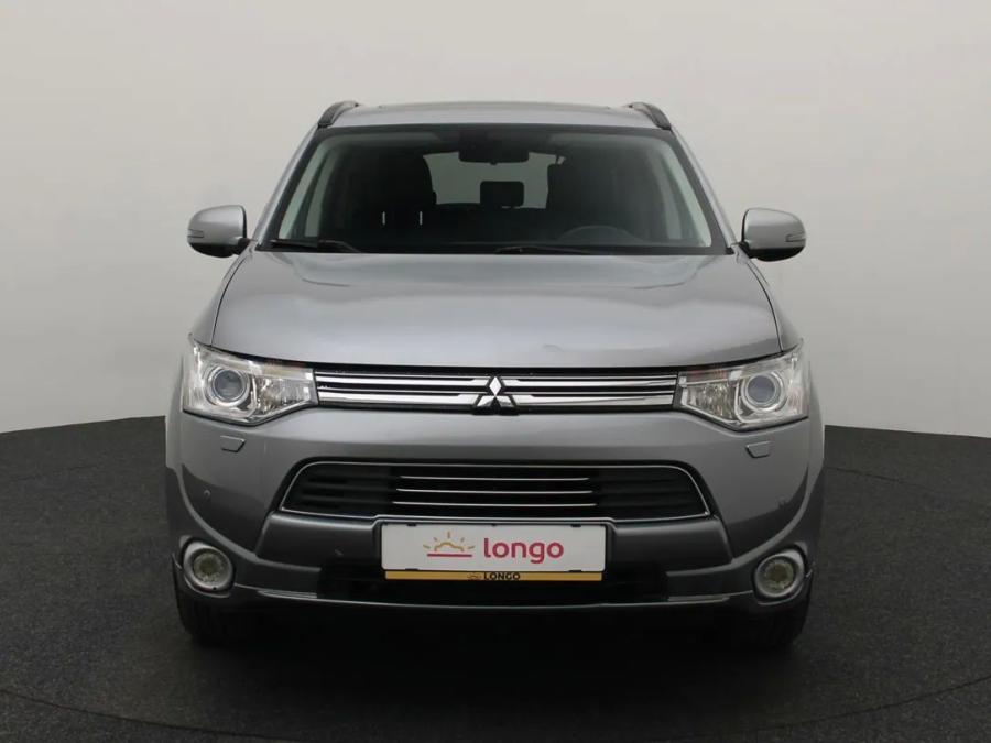 Mitsubishi Outlander 2014 in Vilnius, with an engine capacity of 2.00 L and mileage of 240 thousand km for 9699 €, photo 4 on AUTOMOTO.COM.LV
