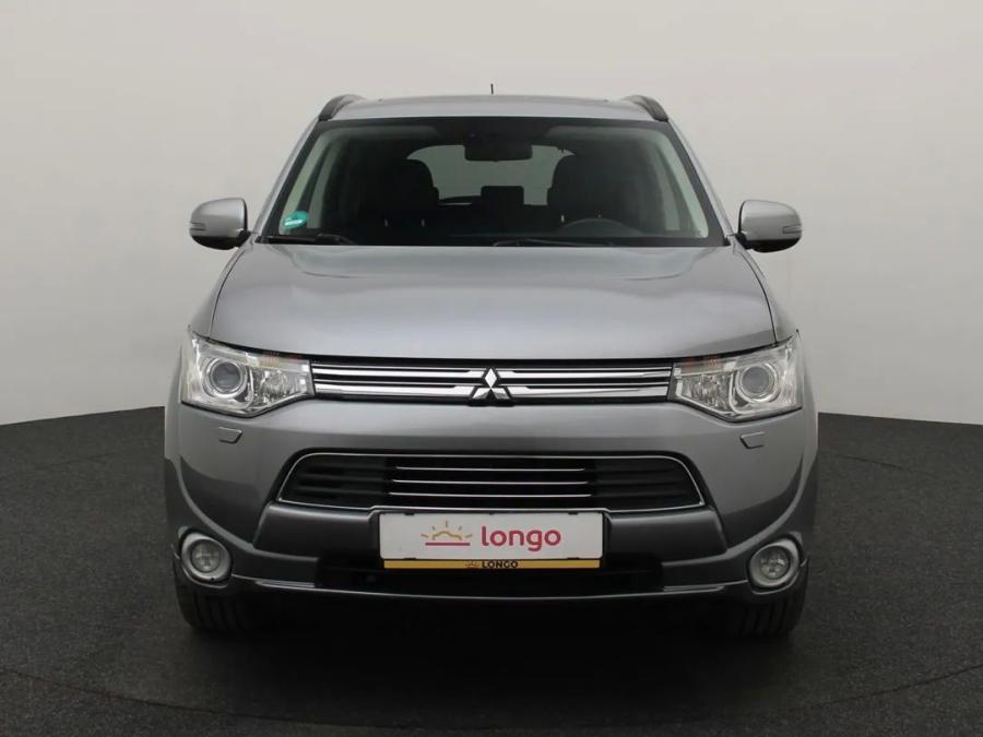 Mitsubishi Outlander 2014 in Vilnius, with an engine capacity of 2.00 L and mileage of 207 thousand km for 9999 €, photo 4 on AUTOMOTO.COM.LV