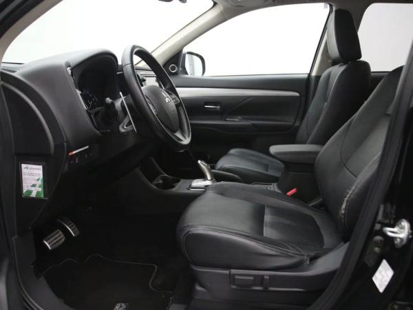Mitsubishi Outlander 2014 in Vilnius, with an engine capacity of 2.00 L and mileage of 203 thousand km for 10299 €, photo 4 on AUTOMOTO.COM.LV