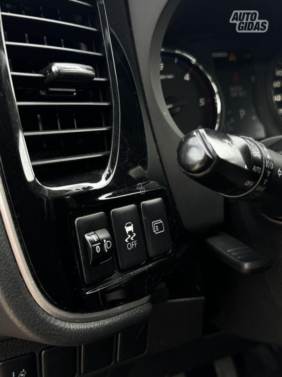 Mitsubishi Outlander 2014 in Klaipeda, with an engine capacity of 2.30 L and mileage of 225 thousand km for 7399 €, photo 20 on AUTOMOTO.COM.LV