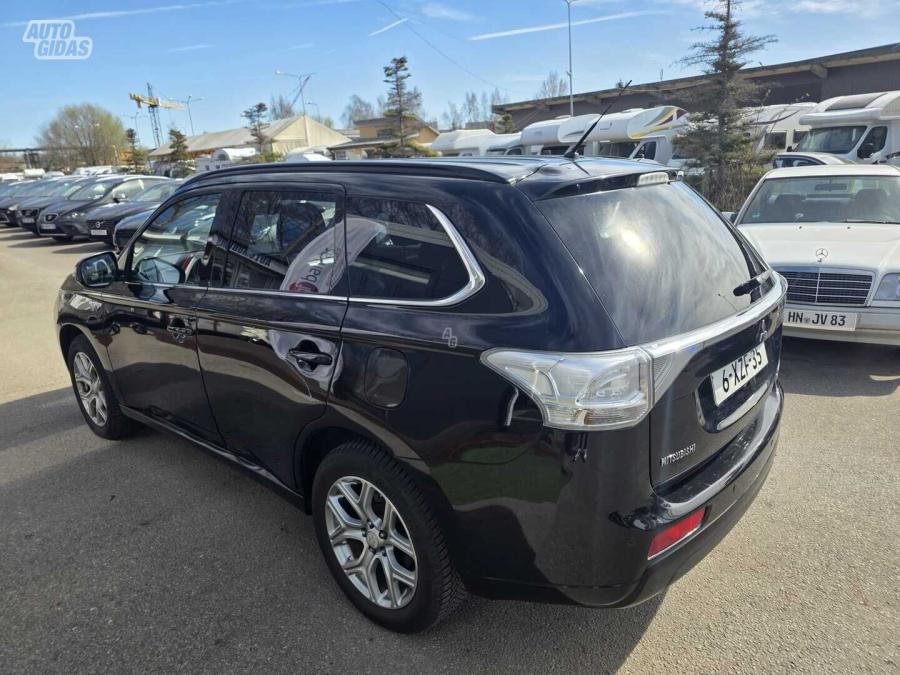 Mitsubishi Outlander 2014 in Klaipeda, with an engine capacity of 2.00 L and mileage of 229 thousand km for 7950 €, photo 4 on AUTOMOTO.COM.LV