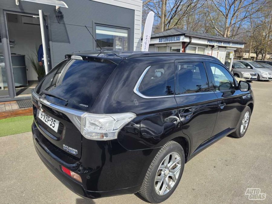 Mitsubishi Outlander 2014 in Klaipeda, with an engine capacity of 2.00 L and mileage of 229 thousand km for 7950 €, photo 5 on AUTOMOTO.COM.LV