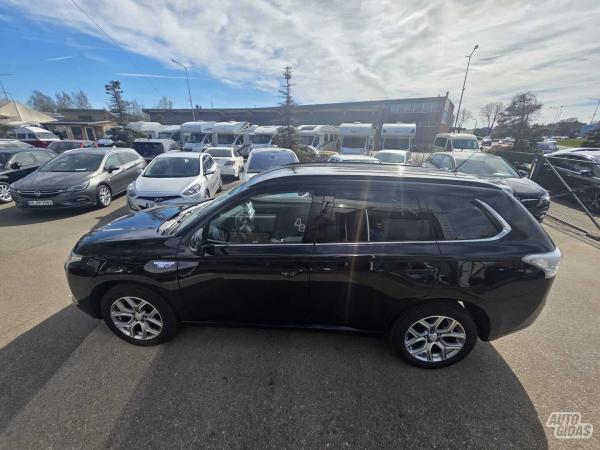 Mitsubishi Outlander 2014 in Klaipeda, with an engine capacity of 2.00 L and mileage of 229 thousand km for 7950 €, photo 5 on AUTOMOTO.COM.LV