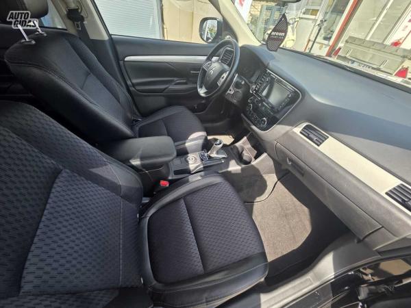 Mitsubishi Outlander 2014 in Klaipeda, with an engine capacity of 2.00 L and mileage of 229 thousand km for 7950 €, photo 8 on AUTOMOTO.COM.LV