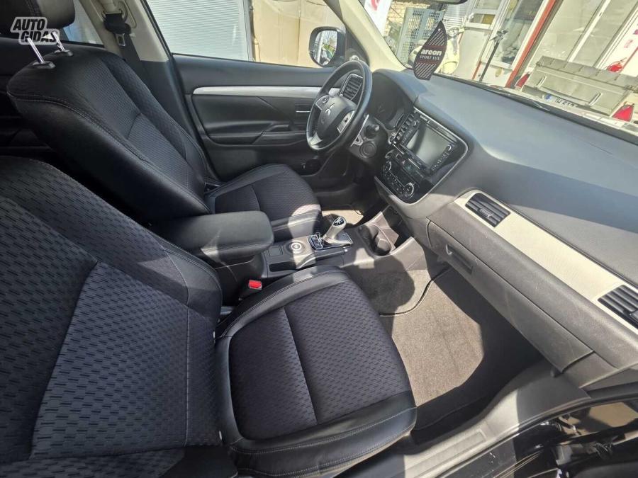 Mitsubishi Outlander 2014 in Klaipeda, with an engine capacity of 2.00 L and mileage of 229 thousand km for 7950 €, photo 9 on AUTOMOTO.COM.LV