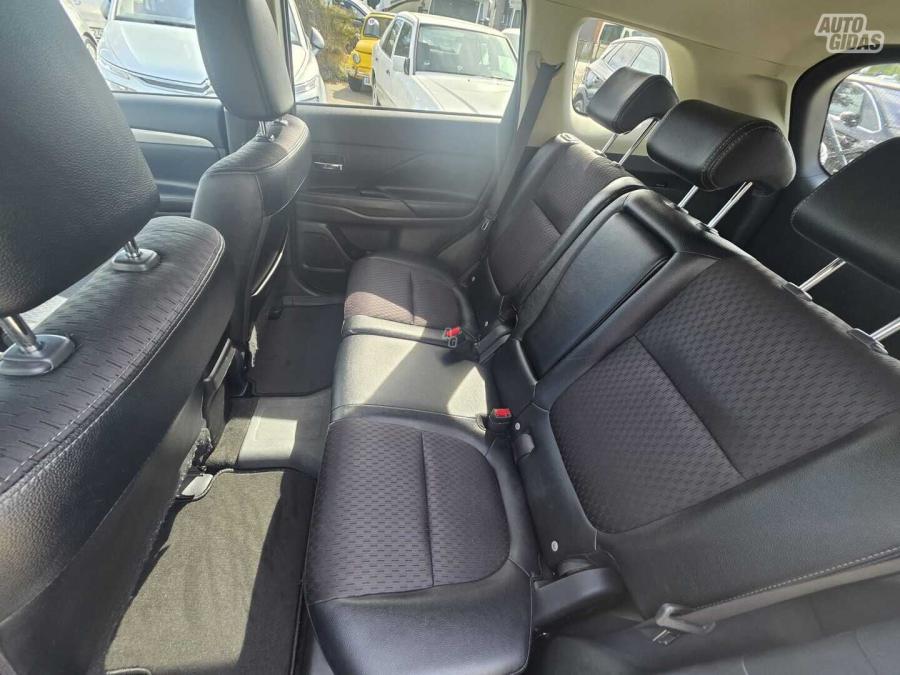 Mitsubishi Outlander 2014 in Klaipeda, with an engine capacity of 2.00 L and mileage of 229 thousand km for 7950 €, photo 10 on AUTOMOTO.COM.LV