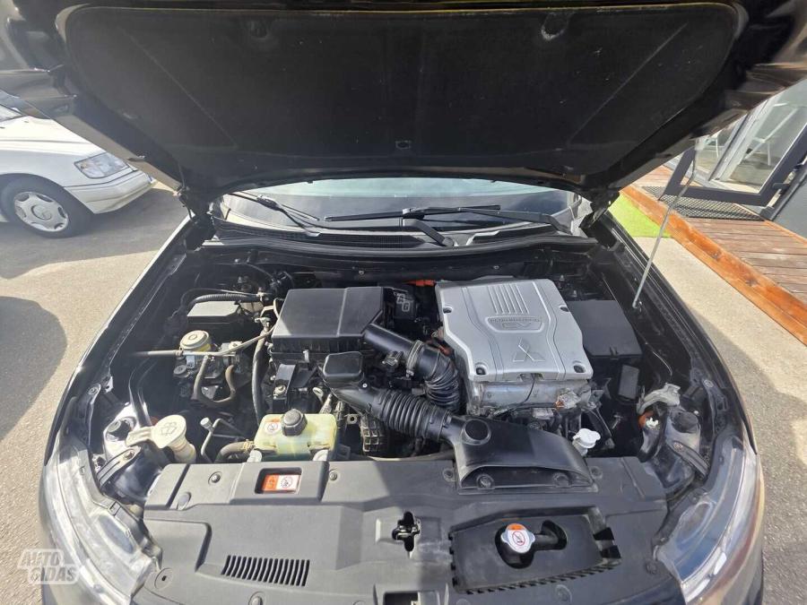 Mitsubishi Outlander 2014 in Klaipeda, with an engine capacity of 2.00 L and mileage of 229 thousand km for 7950 €, photo 11 on AUTOMOTO.COM.LV