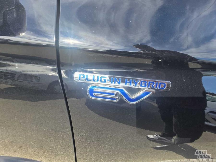Mitsubishi Outlander 2014 in Klaipeda, with an engine capacity of 2.00 L and mileage of 229 thousand km for 7950 €, photo 12 on AUTOMOTO.COM.LV