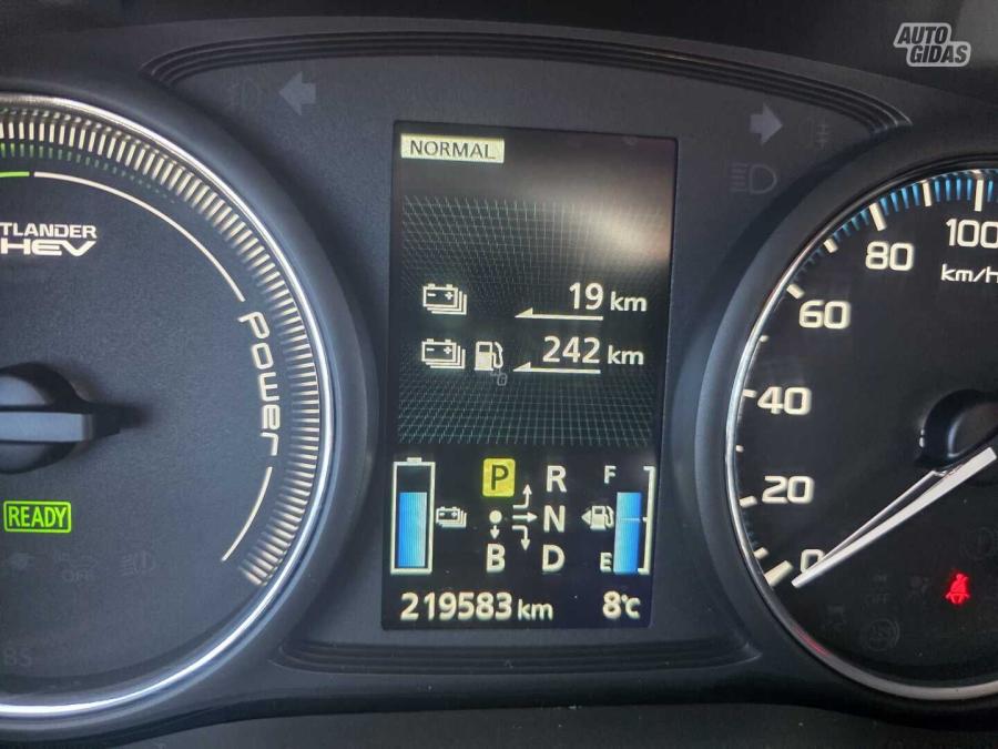 Mitsubishi Outlander 2014 in Klaipeda, with an engine capacity of 2.00 L and mileage of 229 thousand km for 7950 €, photo 13 on AUTOMOTO.COM.LV