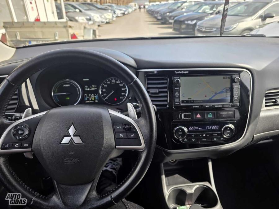 Mitsubishi Outlander 2014 in Klaipeda, with an engine capacity of 2.00 L and mileage of 229 thousand km for 7950 €, photo 14 on AUTOMOTO.COM.LV