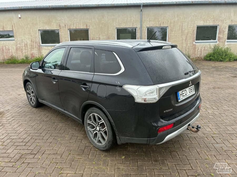 Mitsubishi Outlander 2014 in Kretinga, with an engine capacity of 2.00 L and mileage of 266 thousand km for 5900 €, photo 4 on AUTOMOTO.COM.LV