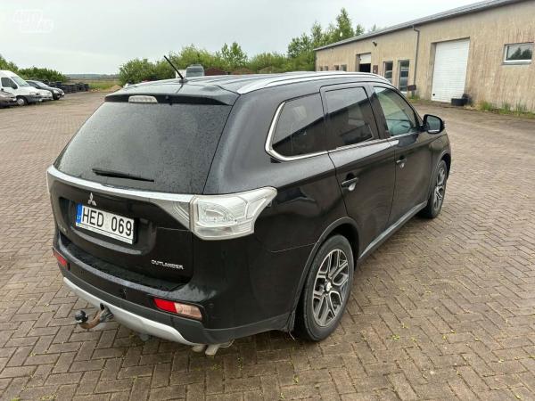 Mitsubishi Outlander 2014 in Kretinga, with an engine capacity of 2.00 L and mileage of 266 thousand km for 5900 €, photo 4 on AUTOMOTO.COM.LV