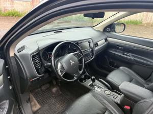 Mitsubishi Outlander 2014 in Kretinga, with an engine capacity of 2.00 L and mileage of 266 thousand km for 5900 €, photo 6 on AUTOMOTO.COM.LV