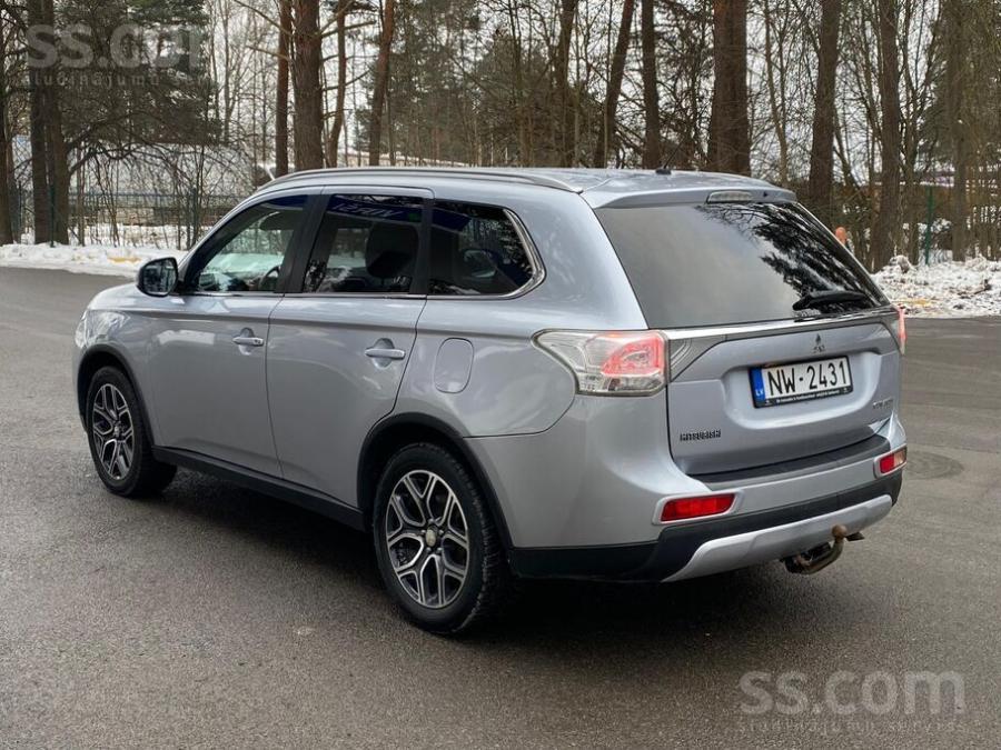 Mitsubishi Outlander 2015 in Riga, with an engine capacity of 2.30 L and mileage of 0 thousand km for 5999 €, photo 3 on AUTOMOTO.COM.LV