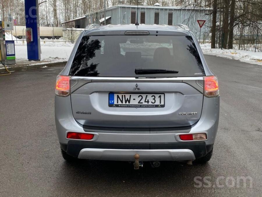 Mitsubishi Outlander 2015 in Riga, with an engine capacity of 2.30 L and mileage of 0 thousand km for 5999 €, photo 4 on AUTOMOTO.COM.LV