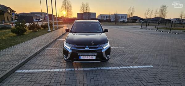 Mitsubishi Outlander 2015 in Kaunas, with an engine capacity of 2.00 L and mileage of 270 thousand km for 10300 €, photo 9 on AUTOMOTO.COM.LV