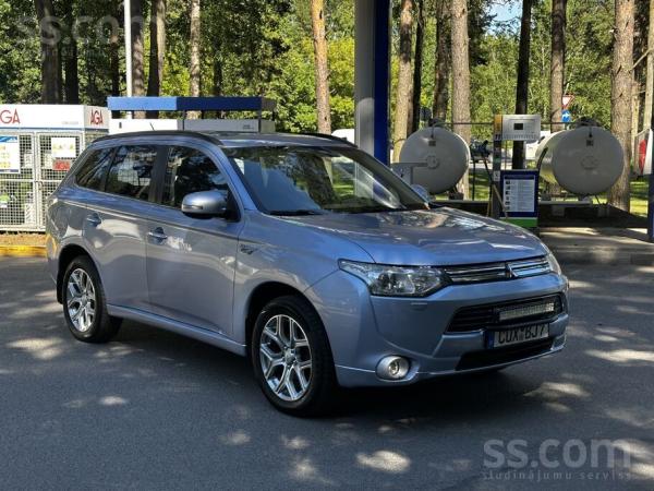 Mitsubishi Outlander 2015 Rīga, ar dzinēja tilpumu 2.00 L un nobraukumu 199 tūkst. km par 10599 €, foto 2 vietnē AUTOMOTO.COM.LV