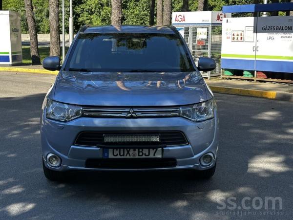 Mitsubishi Outlander 2015 Rīga, ar dzinēja tilpumu 2.00 L un nobraukumu 199 tūkst. km par 10599 €, foto 3 vietnē AUTOMOTO.COM.LV