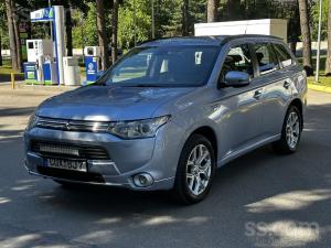 Mitsubishi Outlander 2015 in Riga, with an engine capacity of 2.00 L and mileage of 199 thousand km for 10599 €, photo 5 on AUTOMOTO.COM.LV