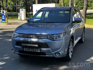 Mitsubishi Outlander 2015 in Riga, with an engine capacity of 2.00 L and mileage of 199 thousand km for 10599 €, photo 6 on AUTOMOTO.COM.LV
