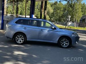 Mitsubishi Outlander 2015 in Riga, with an engine capacity of 2.00 L and mileage of 199 thousand km for 10599 €, photo 8 on AUTOMOTO.COM.LV