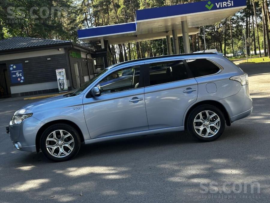 Mitsubishi Outlander 2015 in Riga, with an engine capacity of 2.00 L and mileage of 199 thousand km for 10599 €, photo 9 on AUTOMOTO.COM.LV
