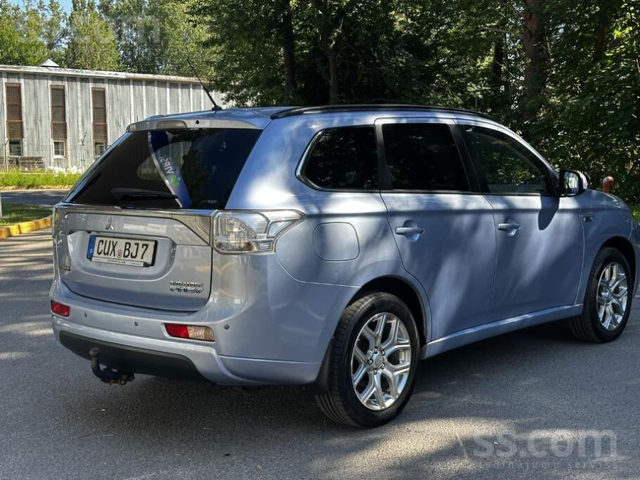 Mitsubishi Outlander 2015 in Riga, with an engine capacity of 2.00 L and mileage of 199 thousand km for 10599 €, photo 10 on AUTOMOTO.COM.LV