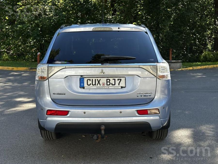 Mitsubishi Outlander 2015 in Riga, with an engine capacity of 2.00 L and mileage of 199 thousand km for 10599 €, photo 11 on AUTOMOTO.COM.LV