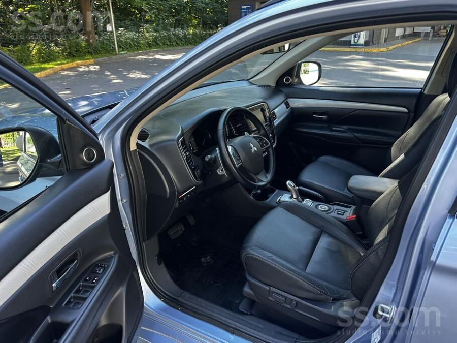 Mitsubishi Outlander 2015 in Riga, with an engine capacity of 2.00 L and mileage of 199 thousand km for 10599 €, photo 15 on AUTOMOTO.COM.LV