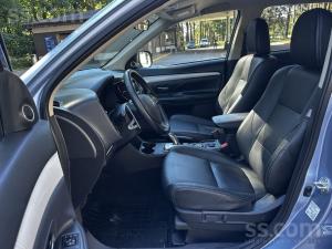 Mitsubishi Outlander 2015 in Riga, with an engine capacity of 2.00 L and mileage of 199 thousand km for 10599 €, photo 16 on AUTOMOTO.COM.LV