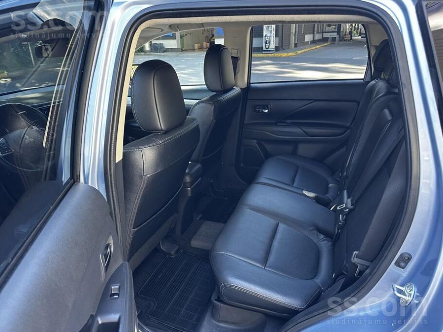Mitsubishi Outlander 2015 in Riga, with an engine capacity of 2.00 L and mileage of 199 thousand km for 10599 €, photo 19 on AUTOMOTO.COM.LV