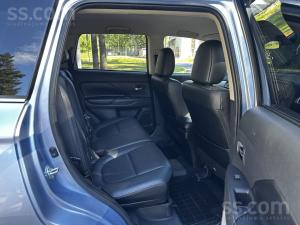Mitsubishi Outlander 2015 in Riga, with an engine capacity of 2.00 L and mileage of 199 thousand km for 10599 €, photo 20 on AUTOMOTO.COM.LV