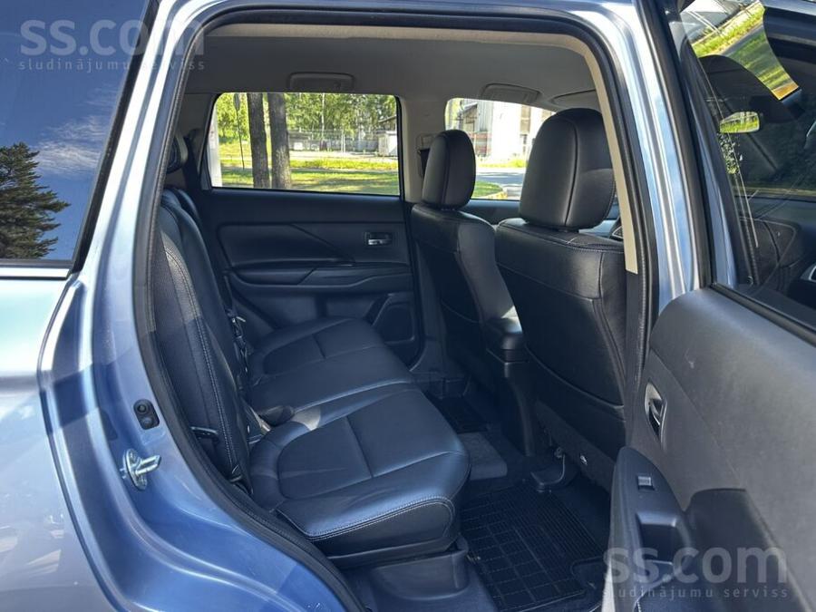 Mitsubishi Outlander 2015 in Riga, with an engine capacity of 2.00 L and mileage of 199 thousand km for 10599 €, photo 20 on AUTOMOTO.COM.LV