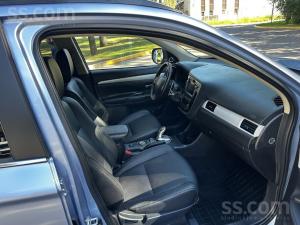 Mitsubishi Outlander 2015 in Riga, with an engine capacity of 2.00 L and mileage of 199 thousand km for 10599 €, photo 21 on AUTOMOTO.COM.LV