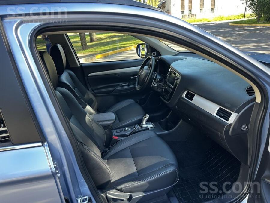 Mitsubishi Outlander 2015 in Riga, with an engine capacity of 2.00 L and mileage of 199 thousand km for 10599 €, photo 21 on AUTOMOTO.COM.LV