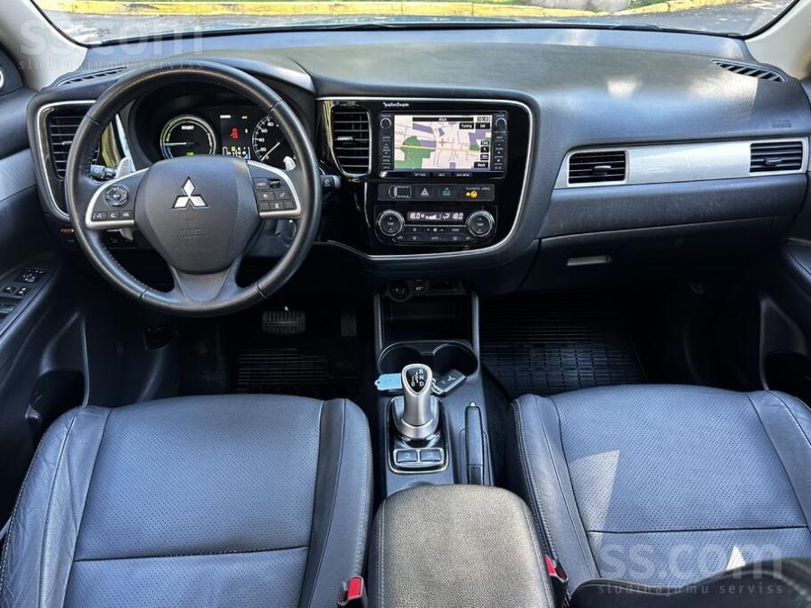 Mitsubishi Outlander 2015 in Riga, with an engine capacity of 2.00 L and mileage of 199 thousand km for 10599 €, photo 25 on AUTOMOTO.COM.LV
